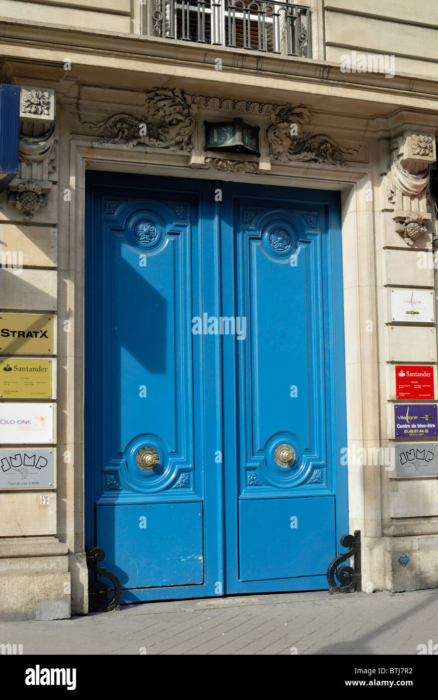 Closed door double doors hi-res stock photography and images - Alamy