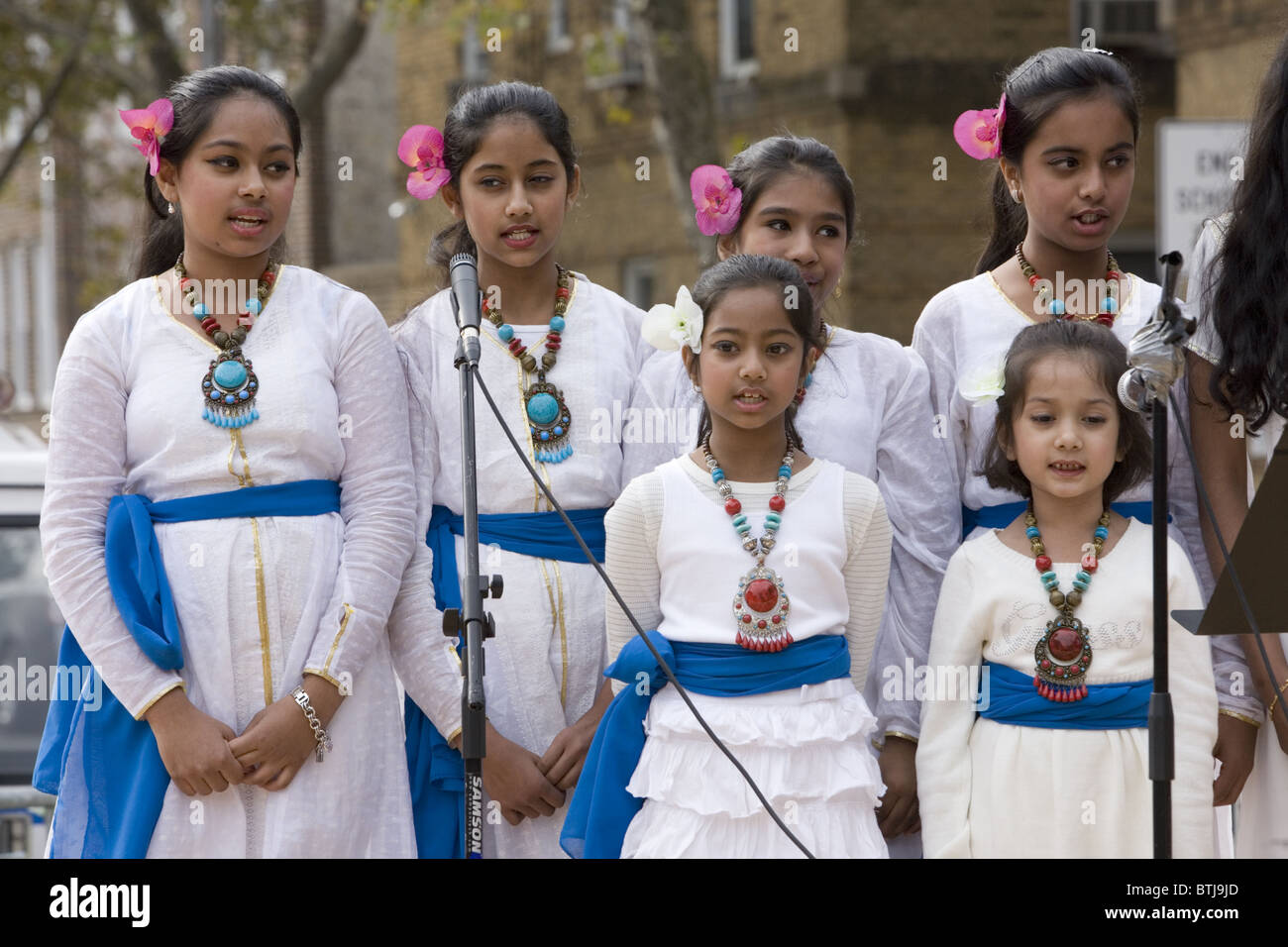 Multicultural childrens choir hi-res stock photography and images - Alamy