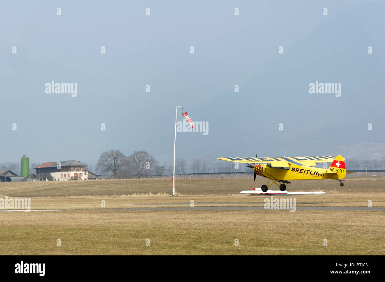 Bretling Tow plane landing after launching glider, Aerodrome des ...