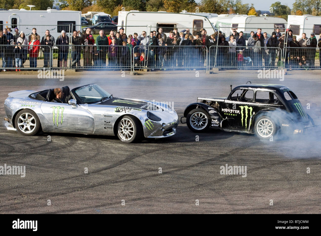 Crowd pleaser hi-res stock photography and images - Alamy