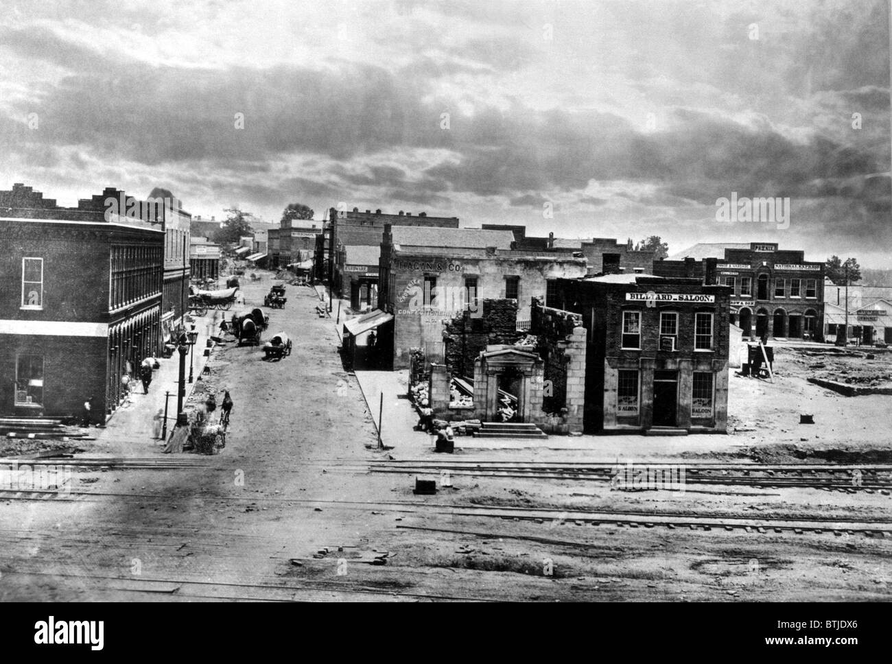 After the civil war destruction Black and White Stock Photos & Images ...