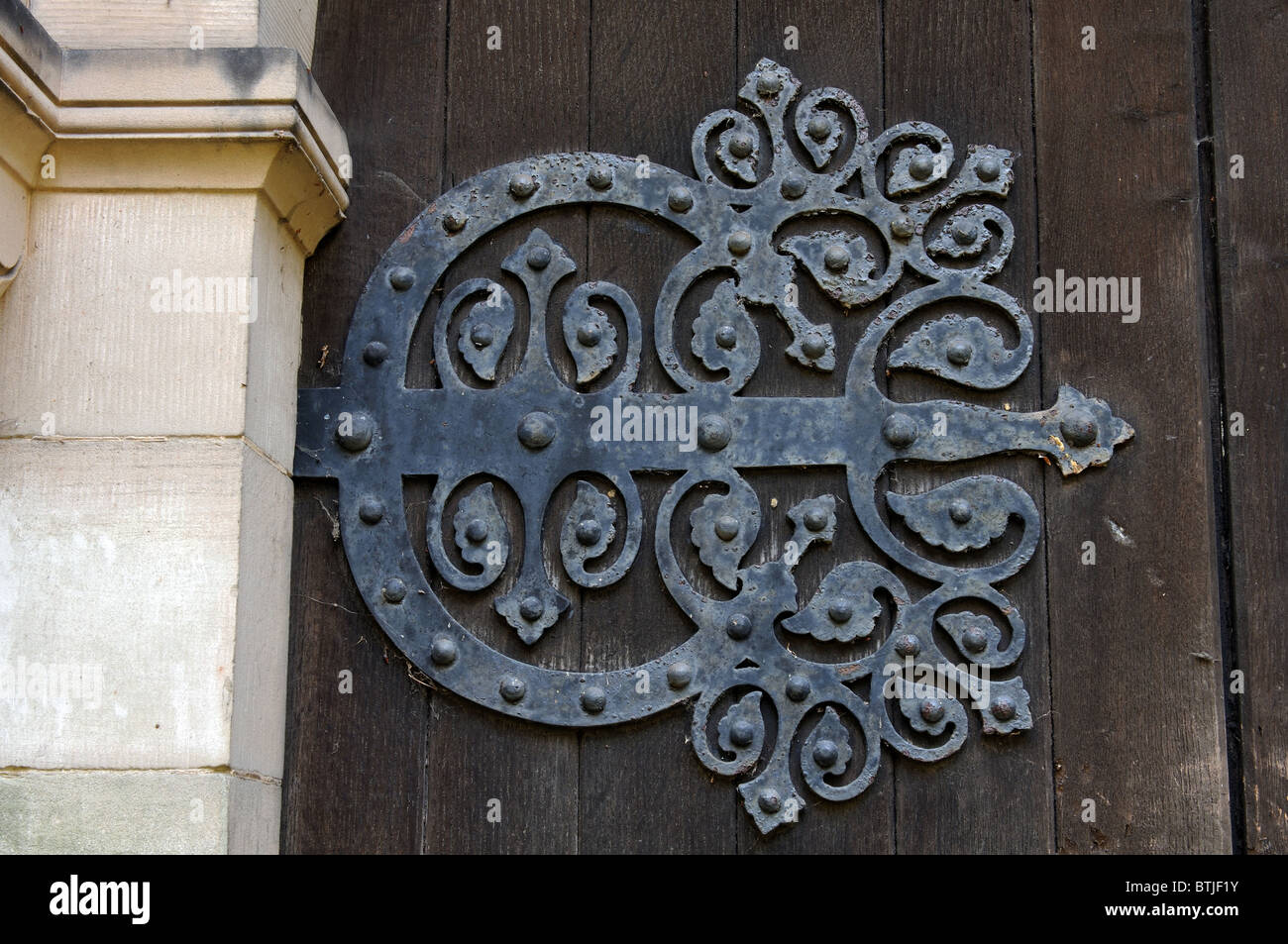Ornate hinge church door hi-res stock photography and images - Alamy