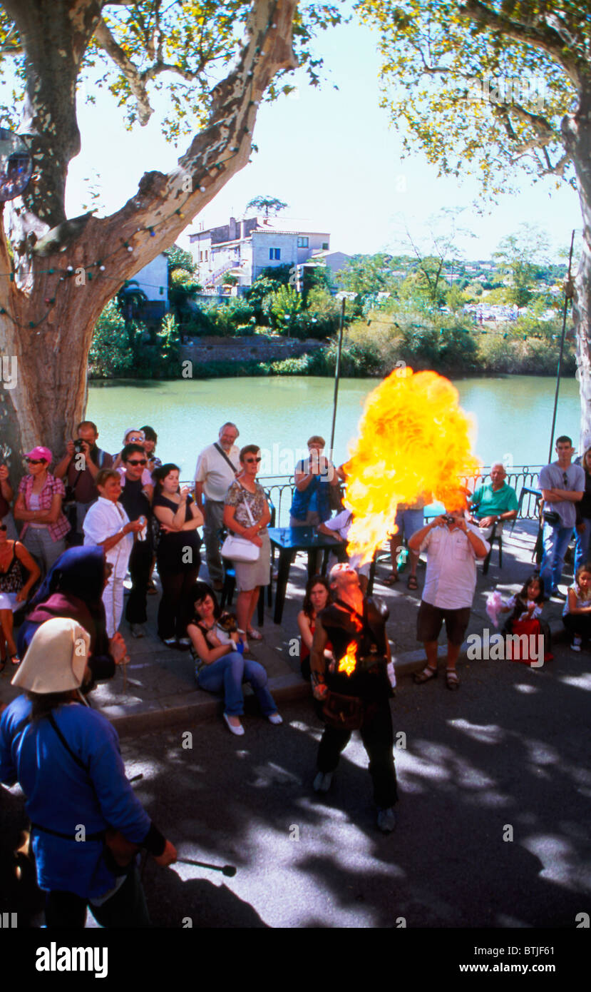Medieval entertainer hi-res stock photography and images - Alamy