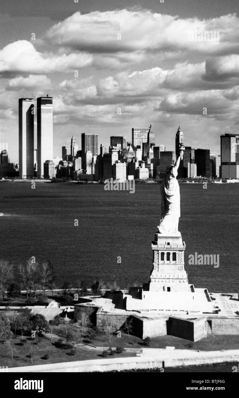 Statue of right Black and White Stock Photos & Images - Alamy