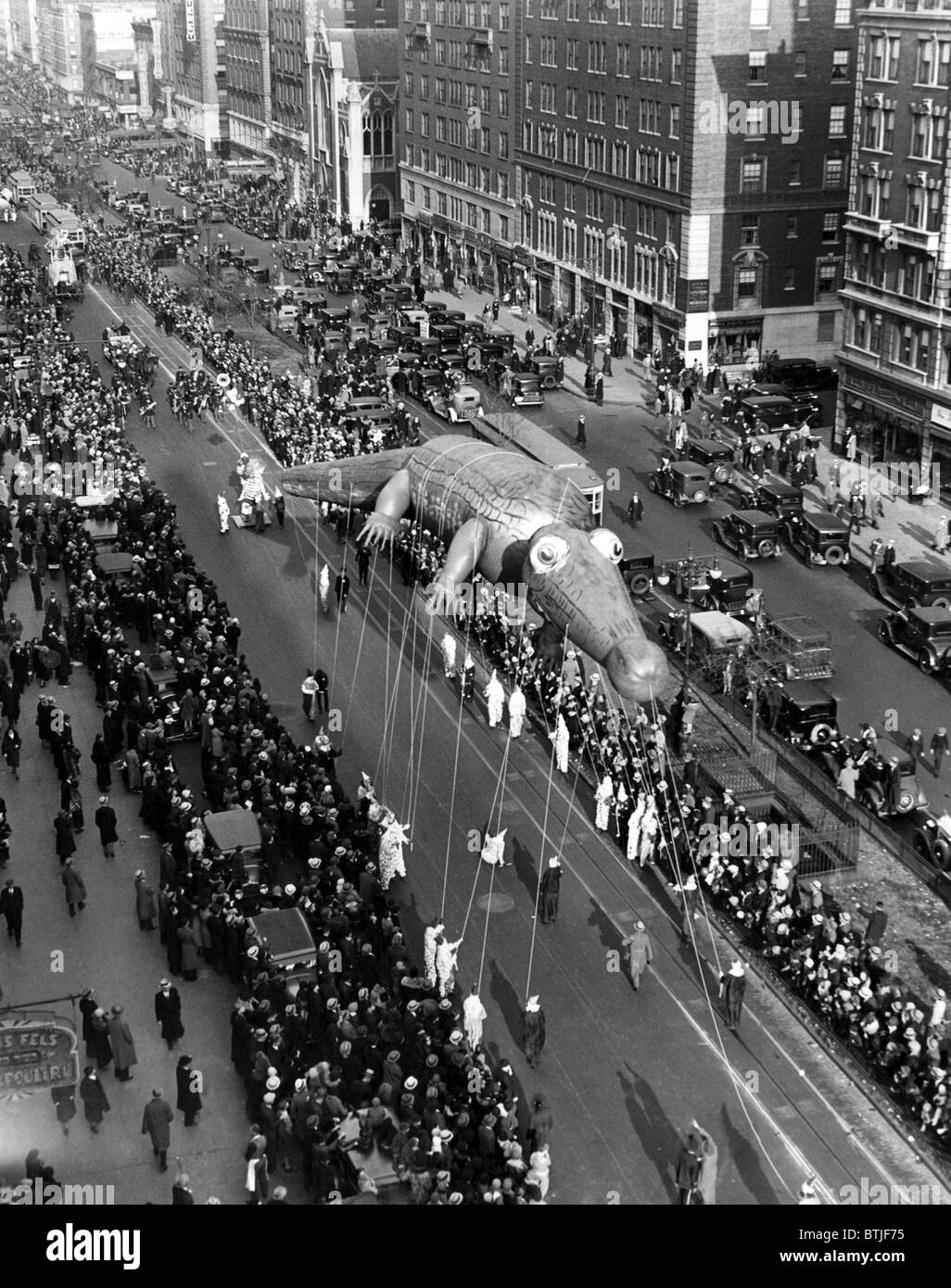 Macys thanksgiving day parade 1930s hi-res stock photography and images ...