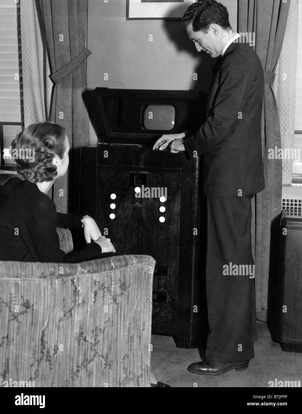1930s television set hi-res stock photography and images - Alamy
