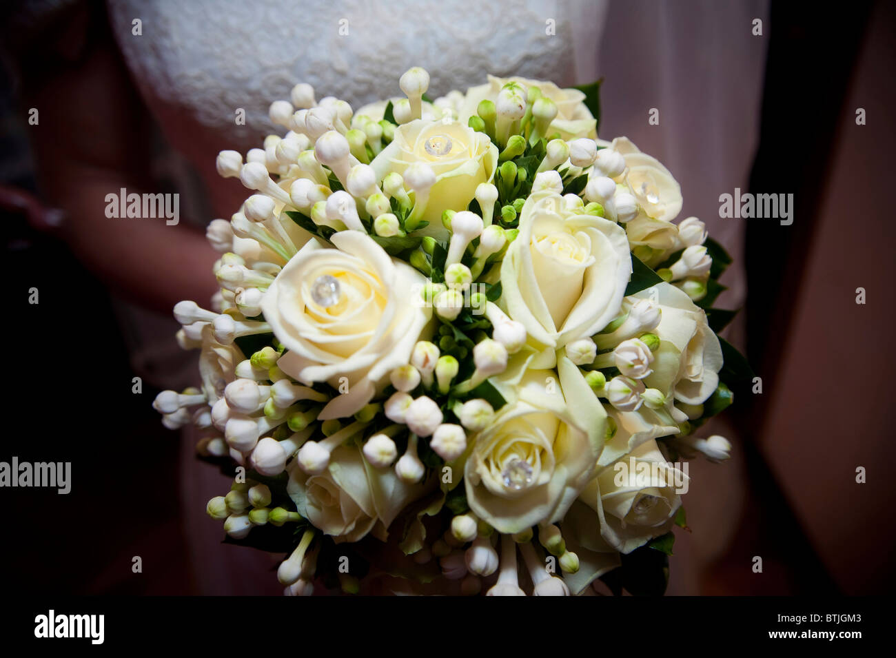 Bundle of roses hi-res stock photography and images - Alamy