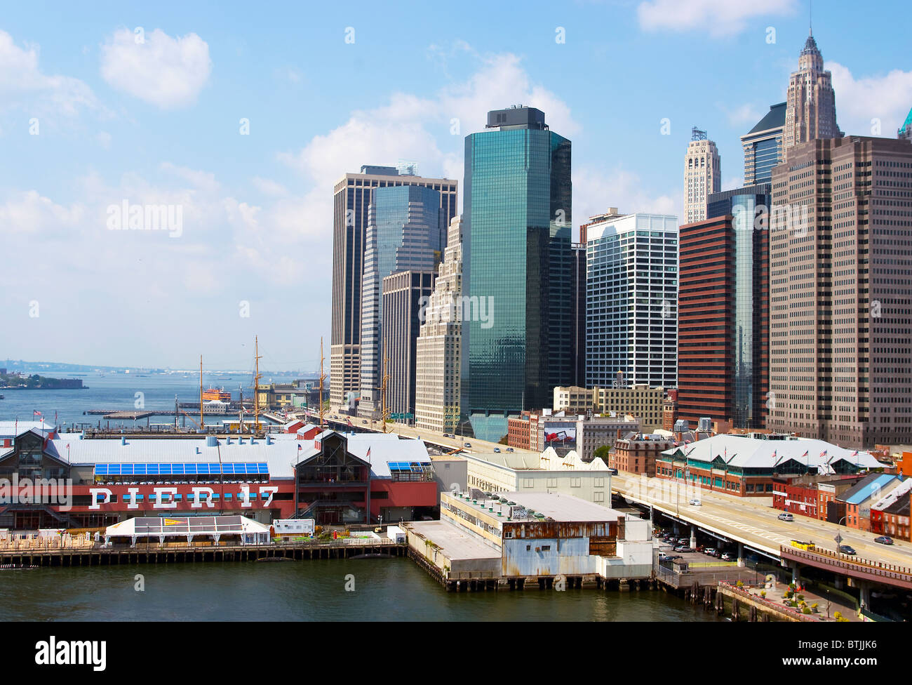 Pier 17 new york city hi-res stock photography and images - Alamy
