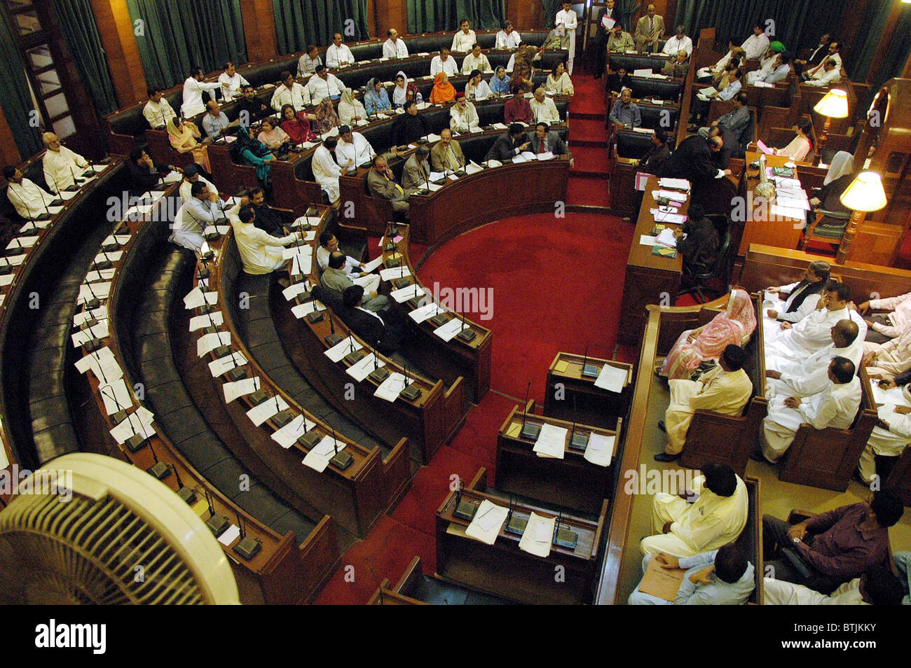 Deputy Speaker, Shehla Raza presides over Sindh assembly session while ...
