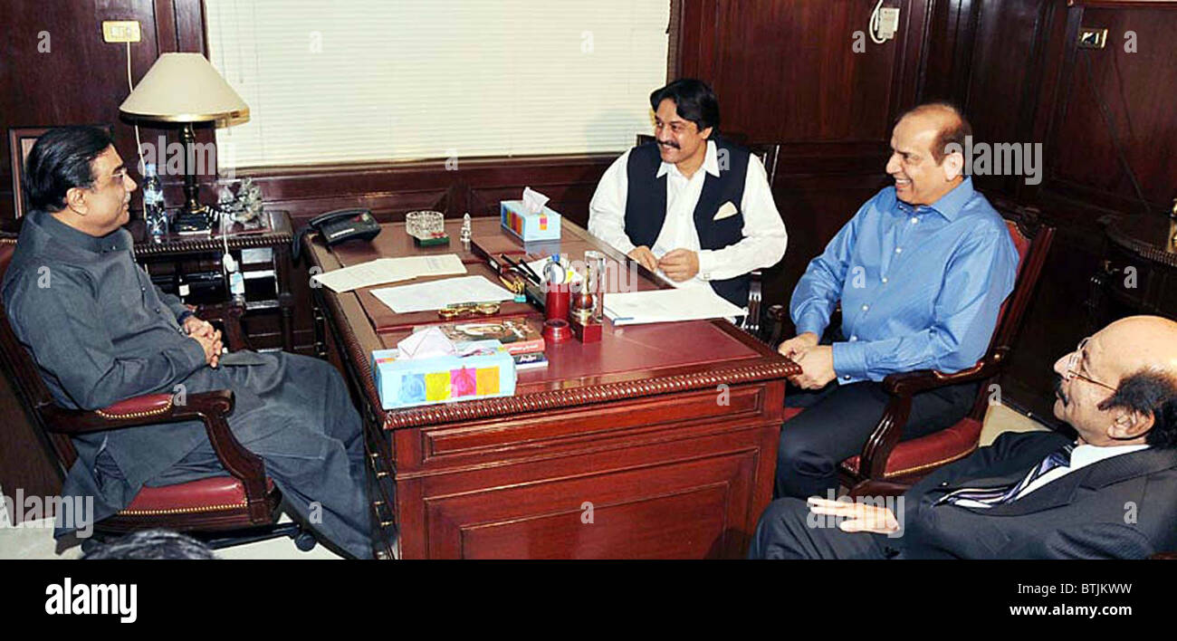 Pir saddar ud din shah rashdi hi-res stock photography and images - Alamy