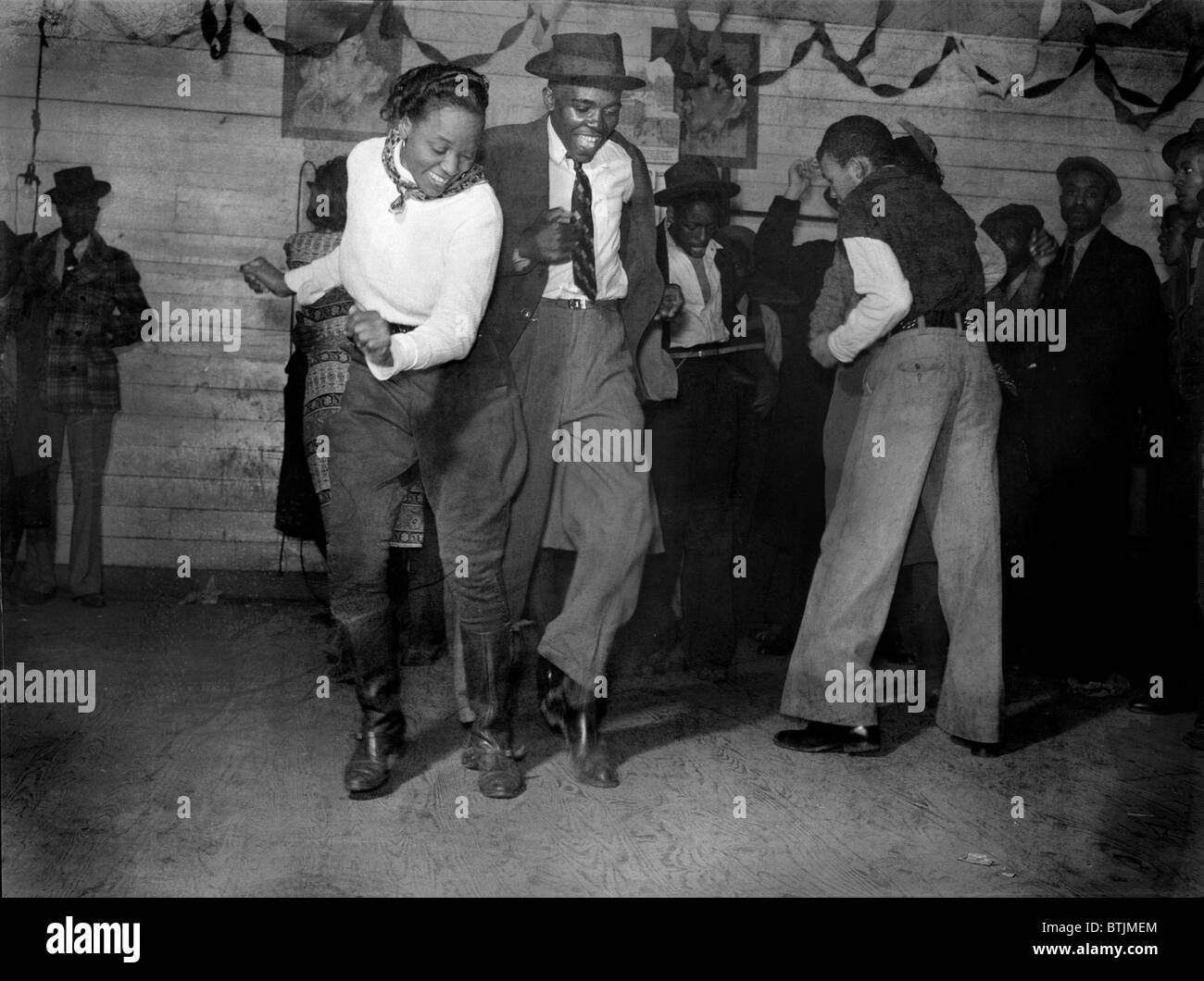 African dancing outside Black and White Stock Photos & Images - Alamy