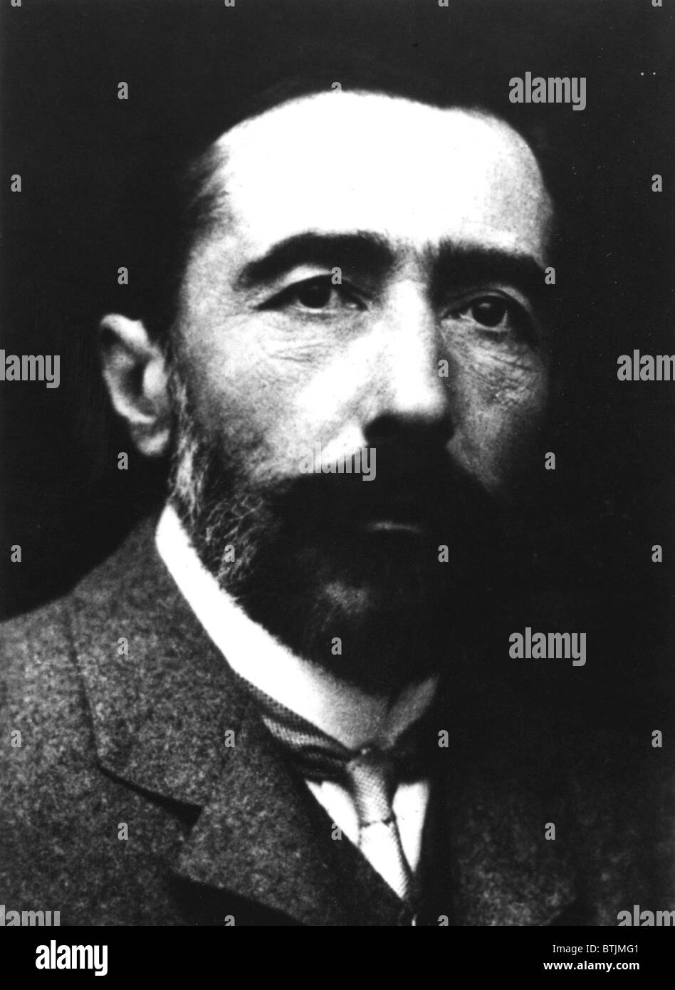 Joseph conrad 1904 hi-res stock photography and images - Alamy