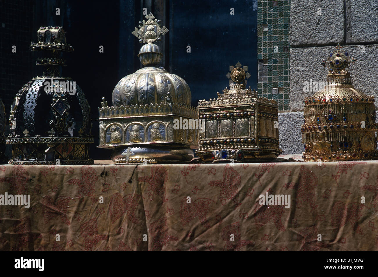 Ethiopian crowns hi-res stock photography and images - Alamy