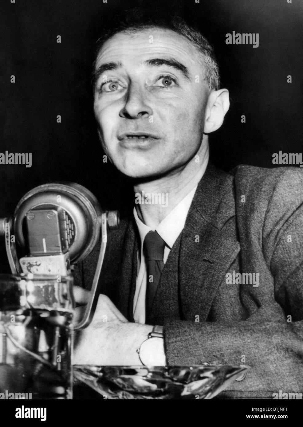 Robert oppenheimer hi-res stock photography and images - Alamy