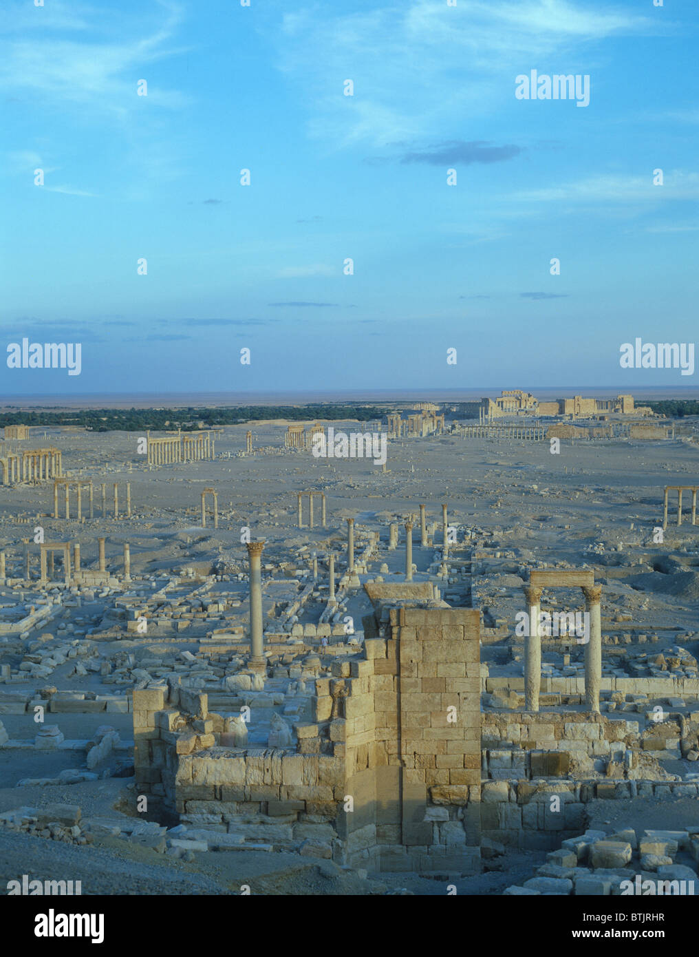 Ruins of palmyra at sunset hi-res stock photography and images - Alamy