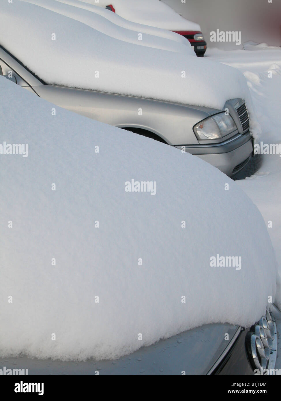 Cars in the snow Stock Photo - Alamy