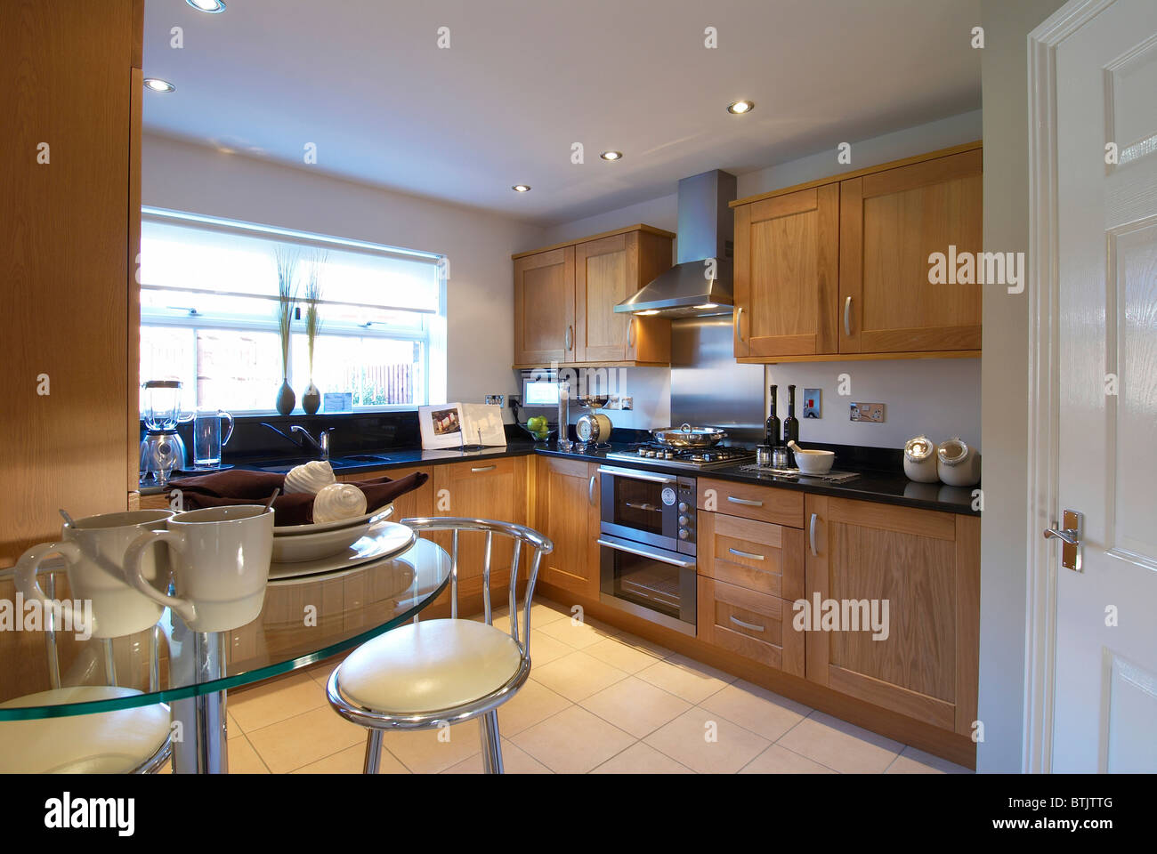 Kitchen cooker and cupboards hi-res stock photography and images - Alamy