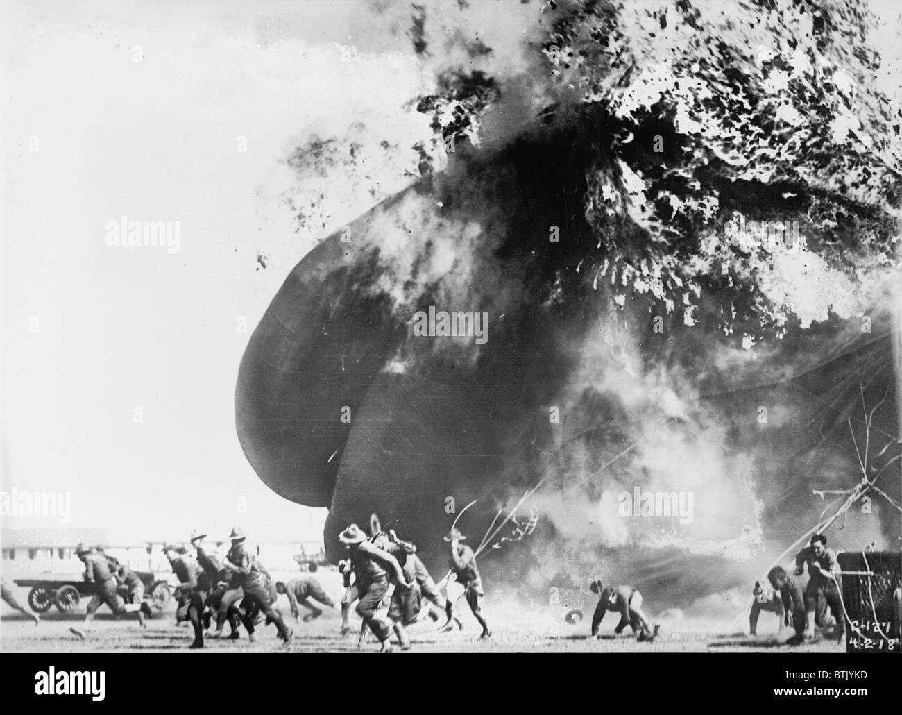 Balloon accident, the explosion of an airship, Fort Sill, Oklahoma ...