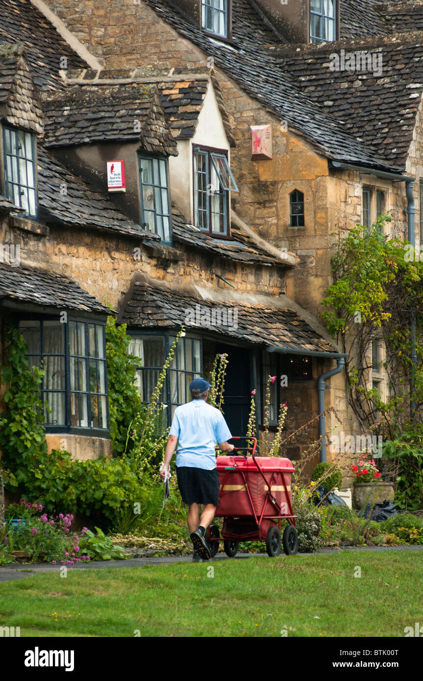 Postman delivering letter hi-res stock photography and images - Alamy
