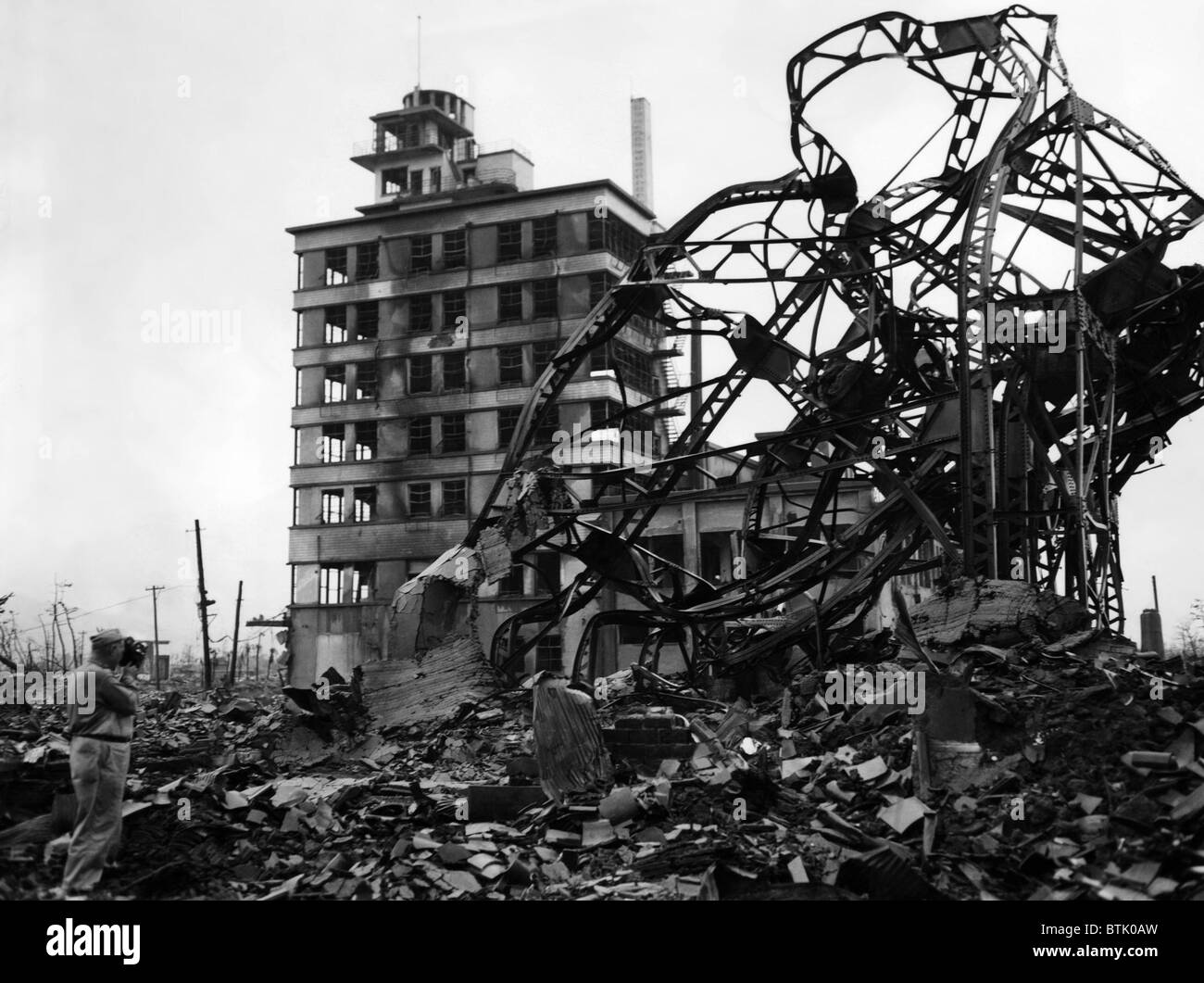 Bomb blasted building hi-res stock photography and images - Alamy
