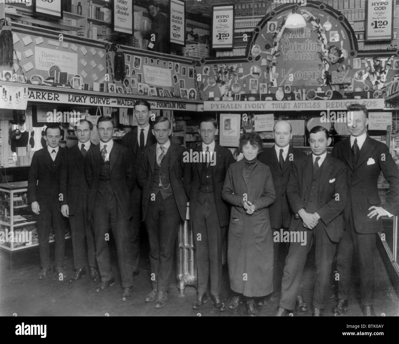 1920s drug store hi-res stock photography and images - Alamy
