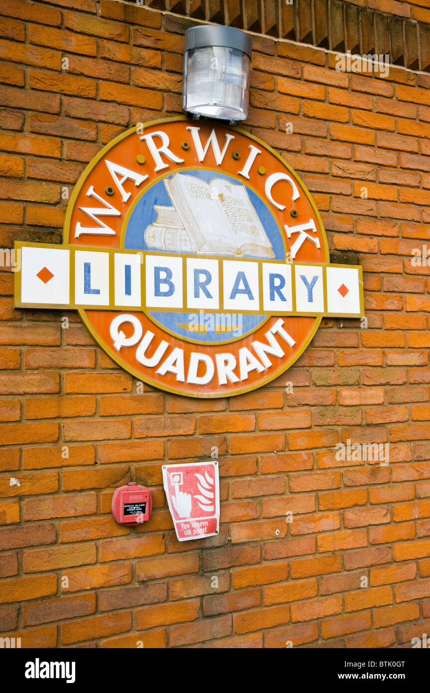 Public library sign hi-res stock photography and images - Alamy