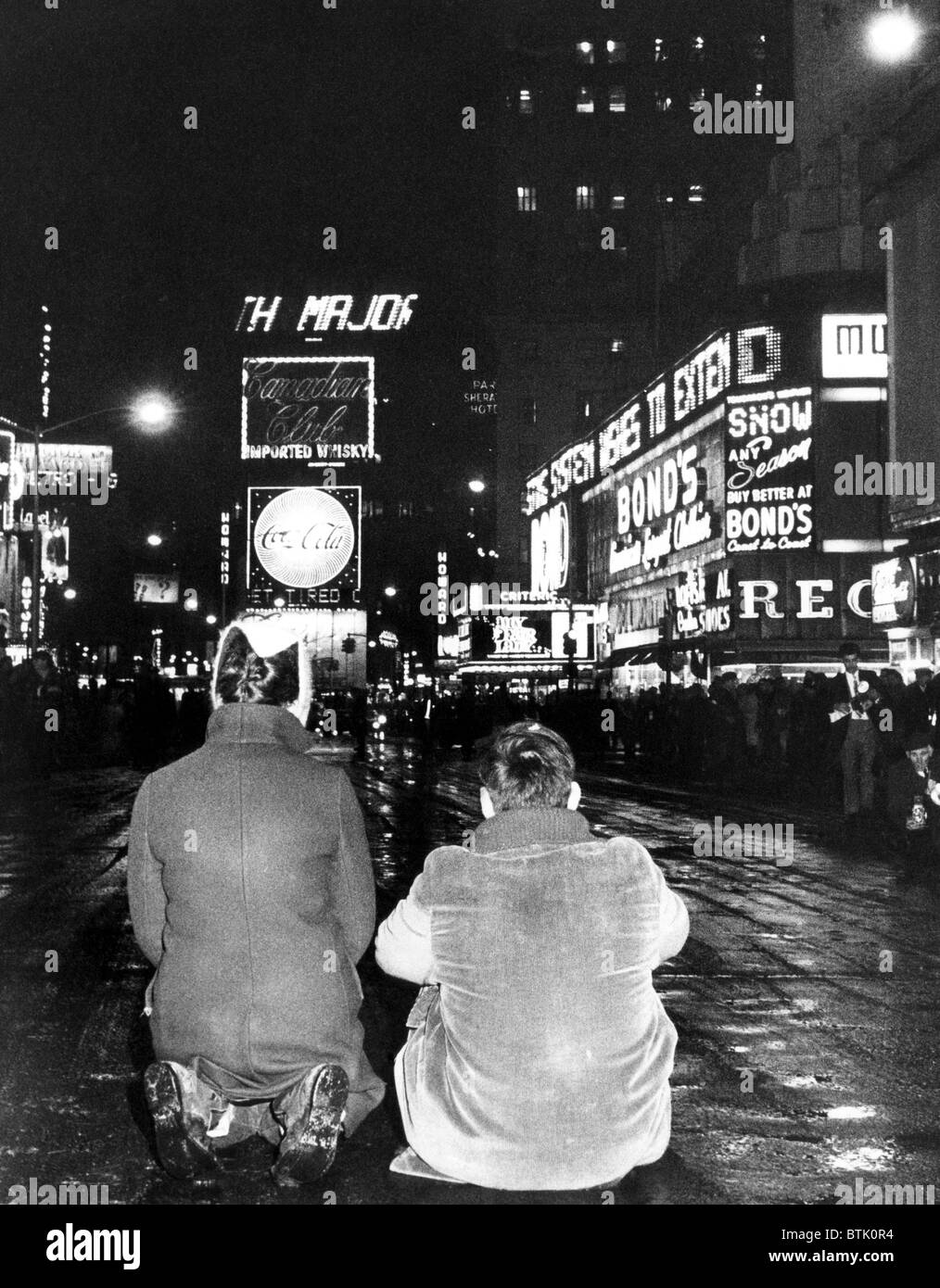 New york night 1960s hi-res stock photography and images - Alamy