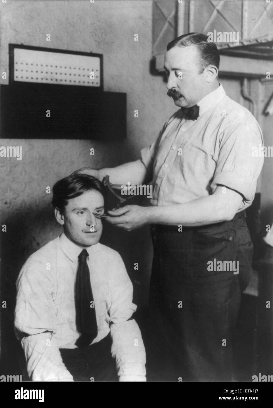 Head measurements hi-res stock photography and images - Alamy