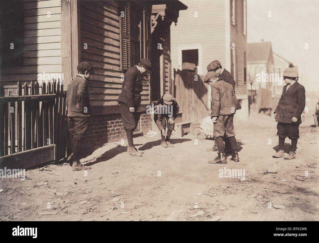 Shooting dice hi-res stock photography and images - Alamy