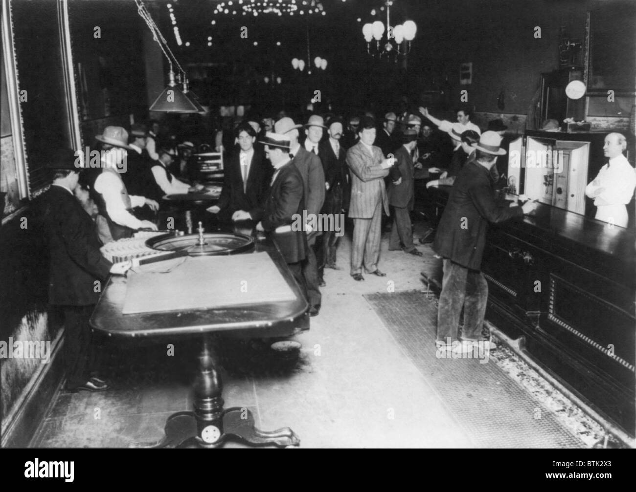 1910's bar hi-res stock photography and images - Alamy