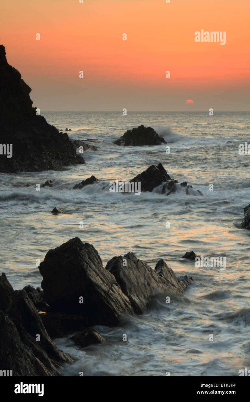 Surf sunset over rocks hi-res stock photography and images - Alamy