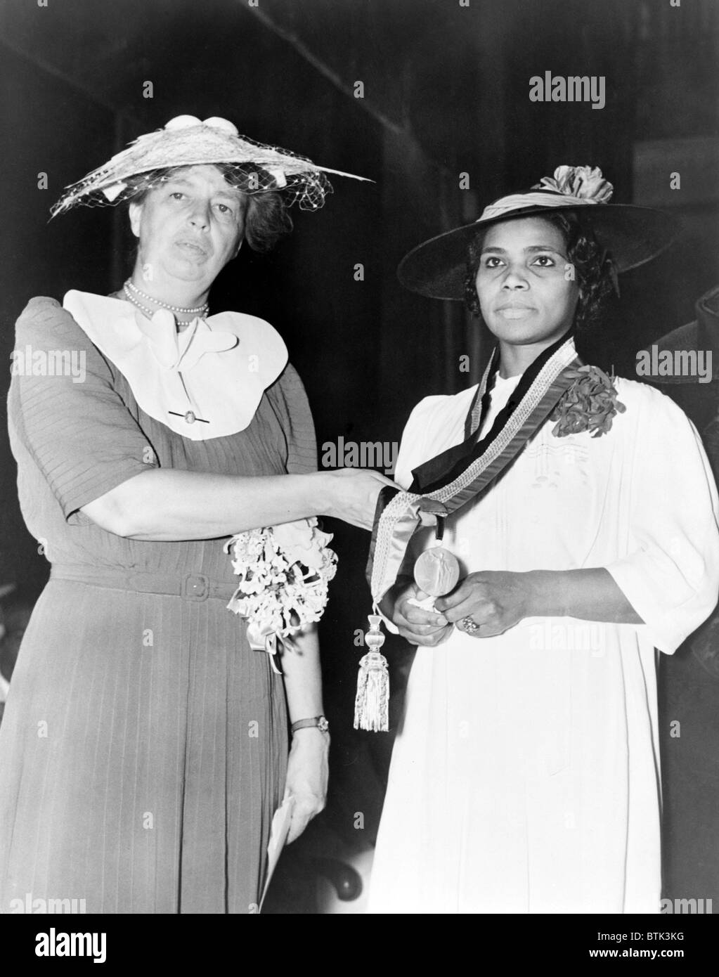 Eleanor roosevelt 1939 hi-res stock photography and images - Alamy