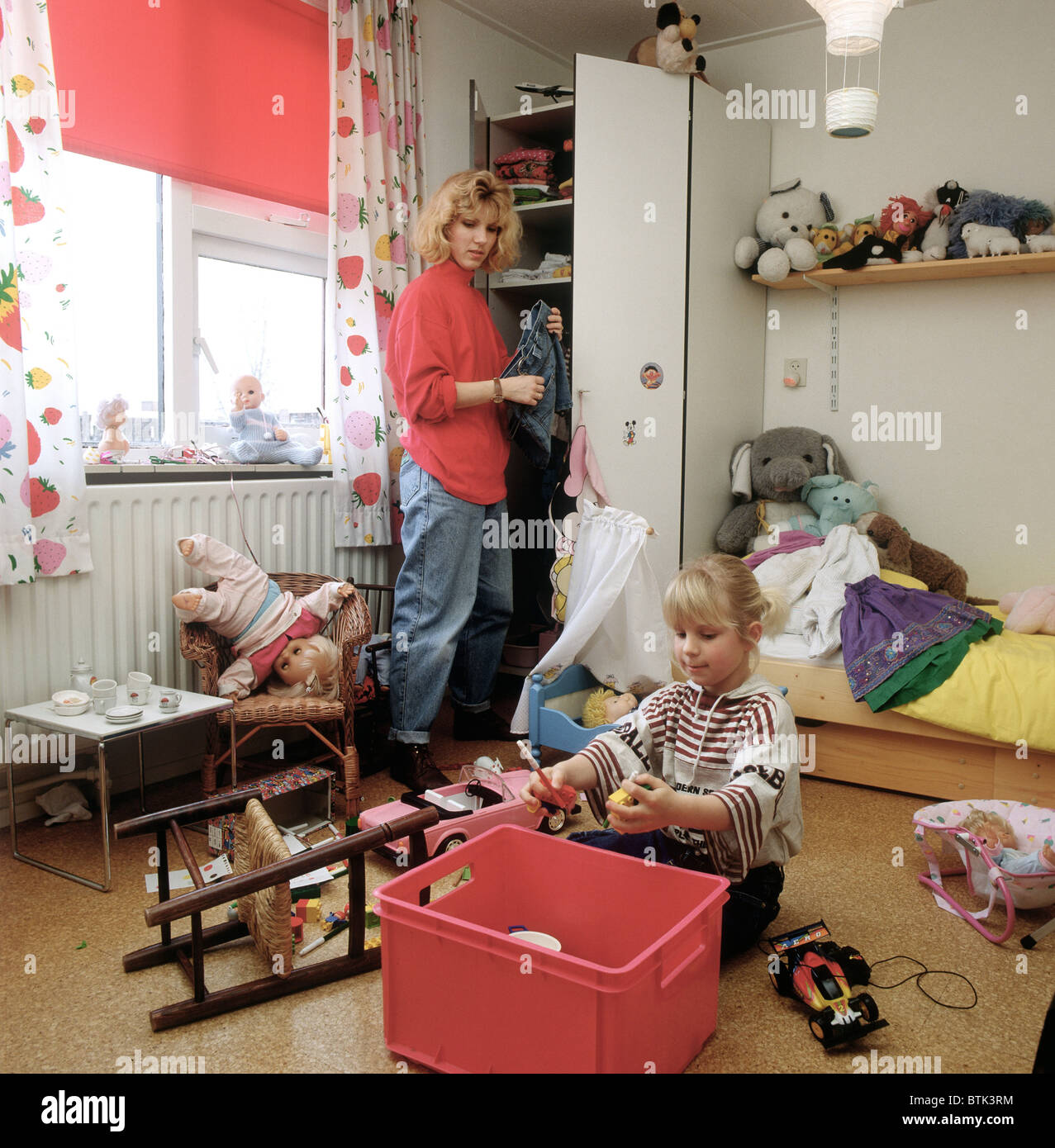 Tidy Up Bedroom Stock Photos & Tidy Up Bedroom Stock Images - Alamy