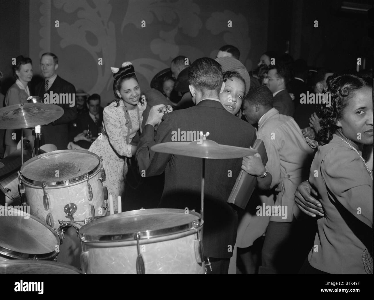 American wartime music hi-res stock photography and images - Alamy
