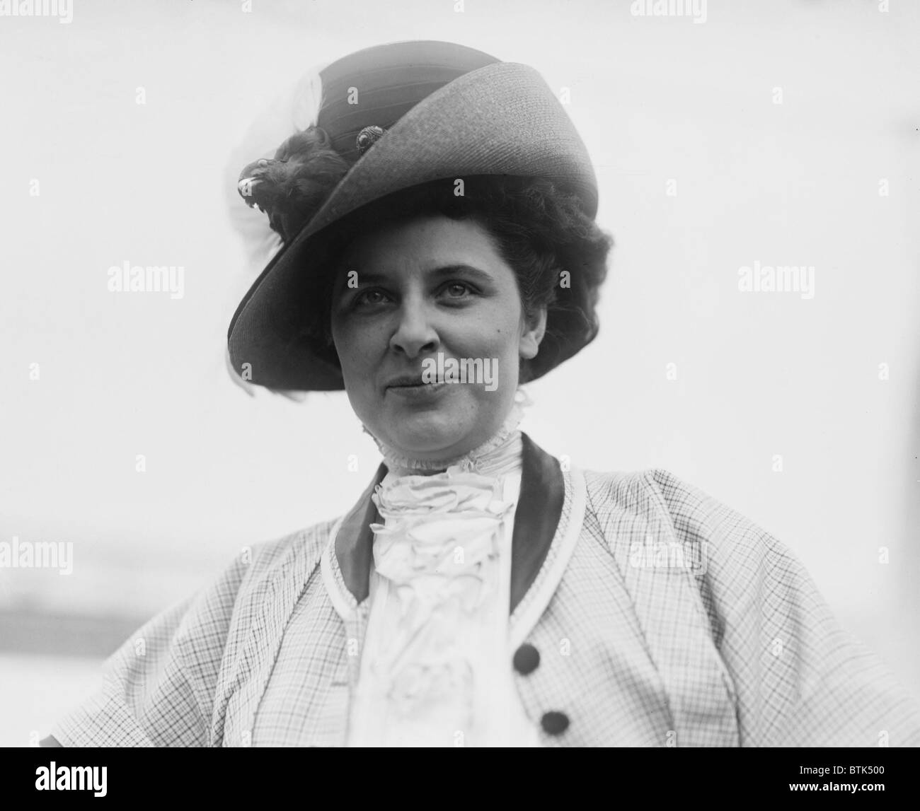 Geraldine Farrar (1882-1967), poses for a news photographer aboard an ...