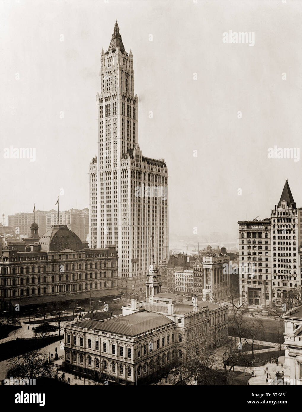 Woolworth Building Opened Today In 1913 The Worlds Tallest Building