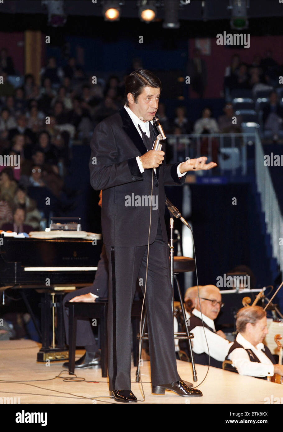 Jerry lewis portrait hi-res stock photography and images - Alamy