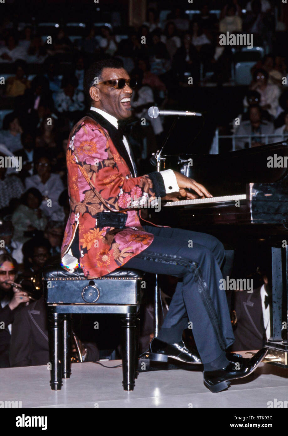 Ray Charles, 1976, Millrun Playhouse Theater in the Round, Niles ...