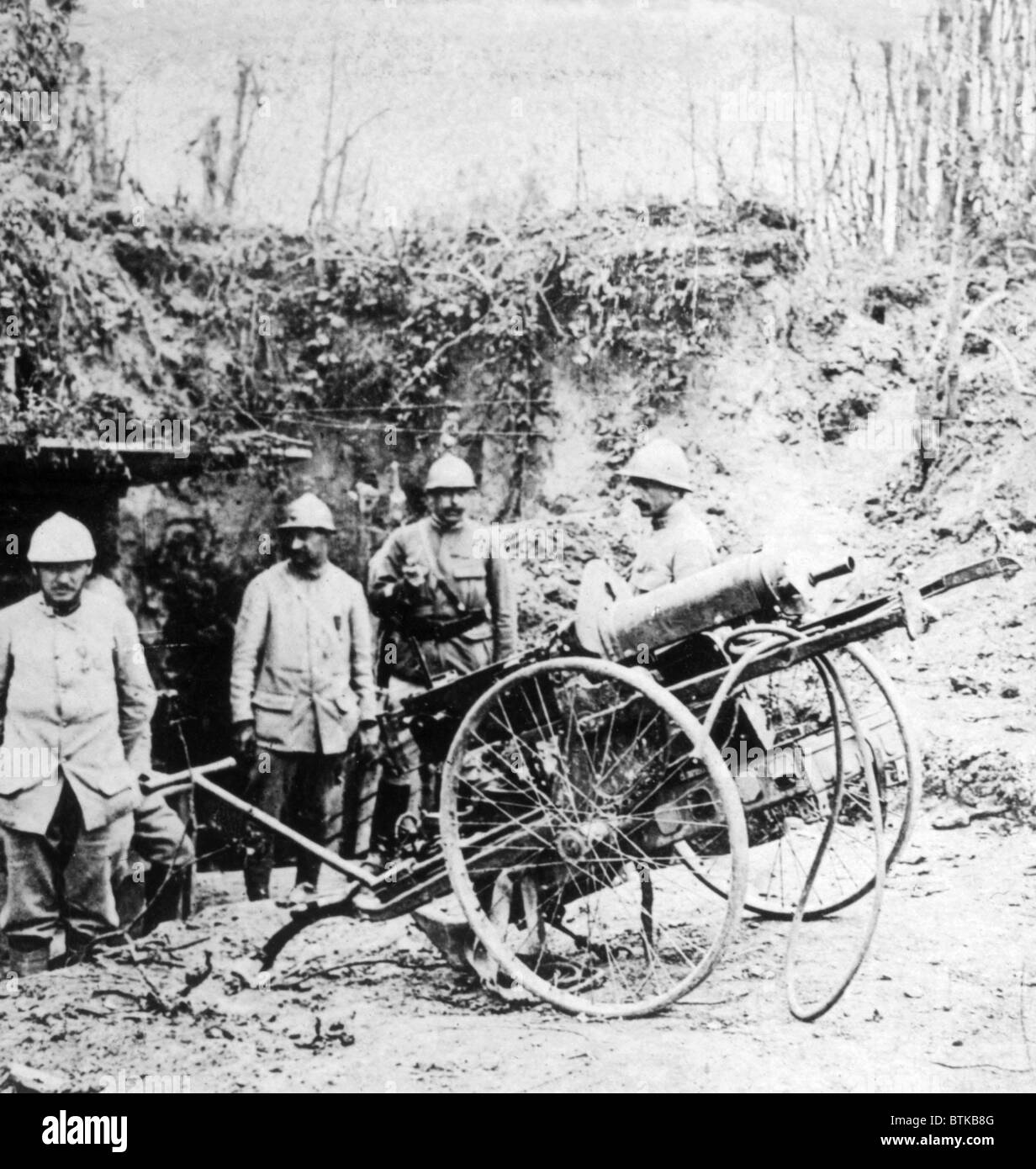 World War I, French soldiers with captured German liquid fire gun, ca ...