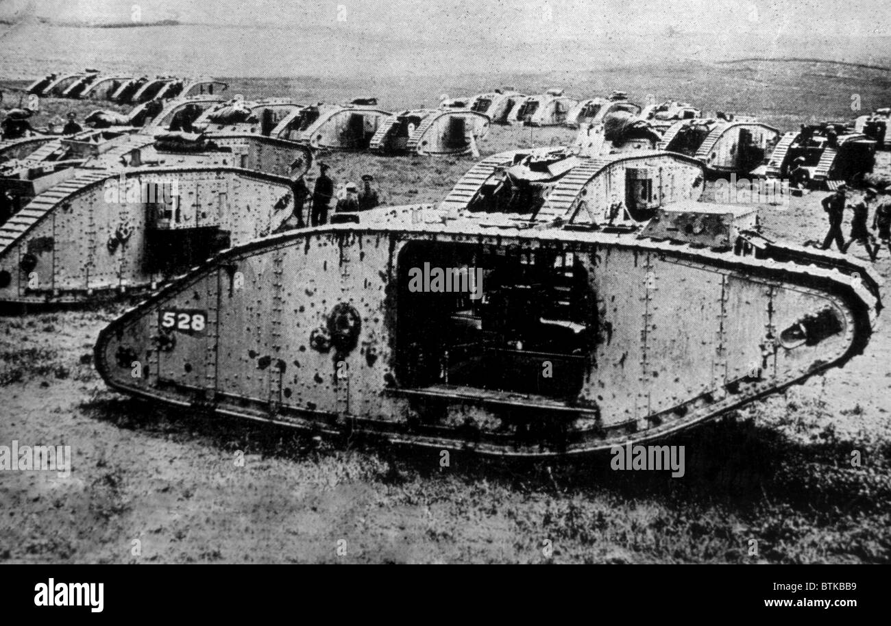 World War I, English tanks ready for action in France, 1917 Stock Photo ...