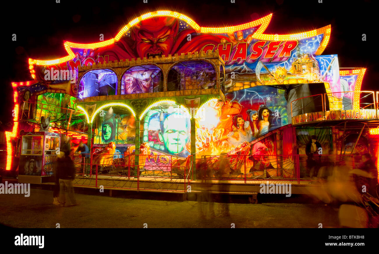Entertainment, Funfairs, Rides, illuminated at night Stock Photo - Alamy
