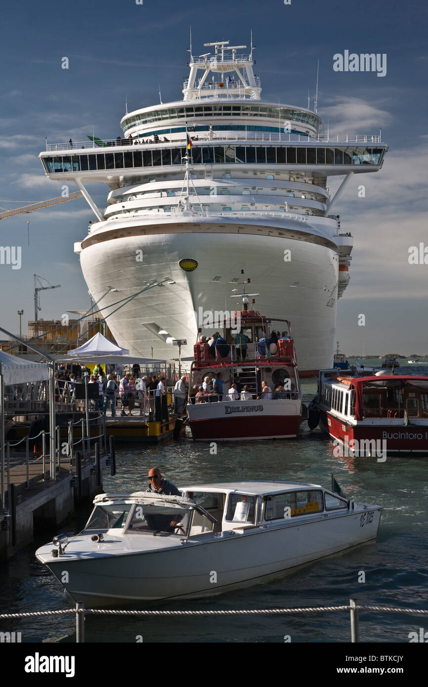 P and o ship hi-res stock photography and images - Alamy