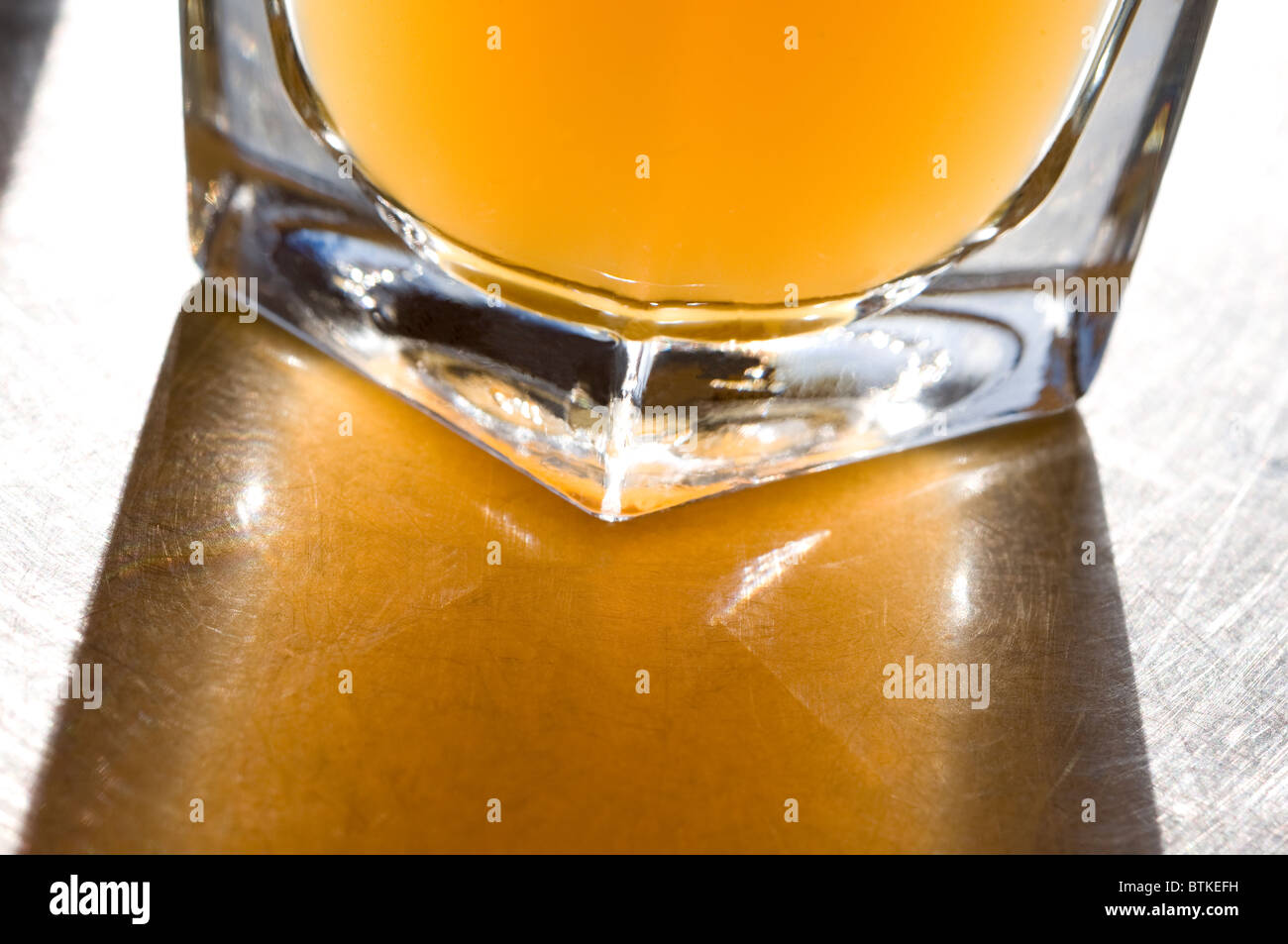 Bottom of drinking glass hi-res stock photography and images - Alamy