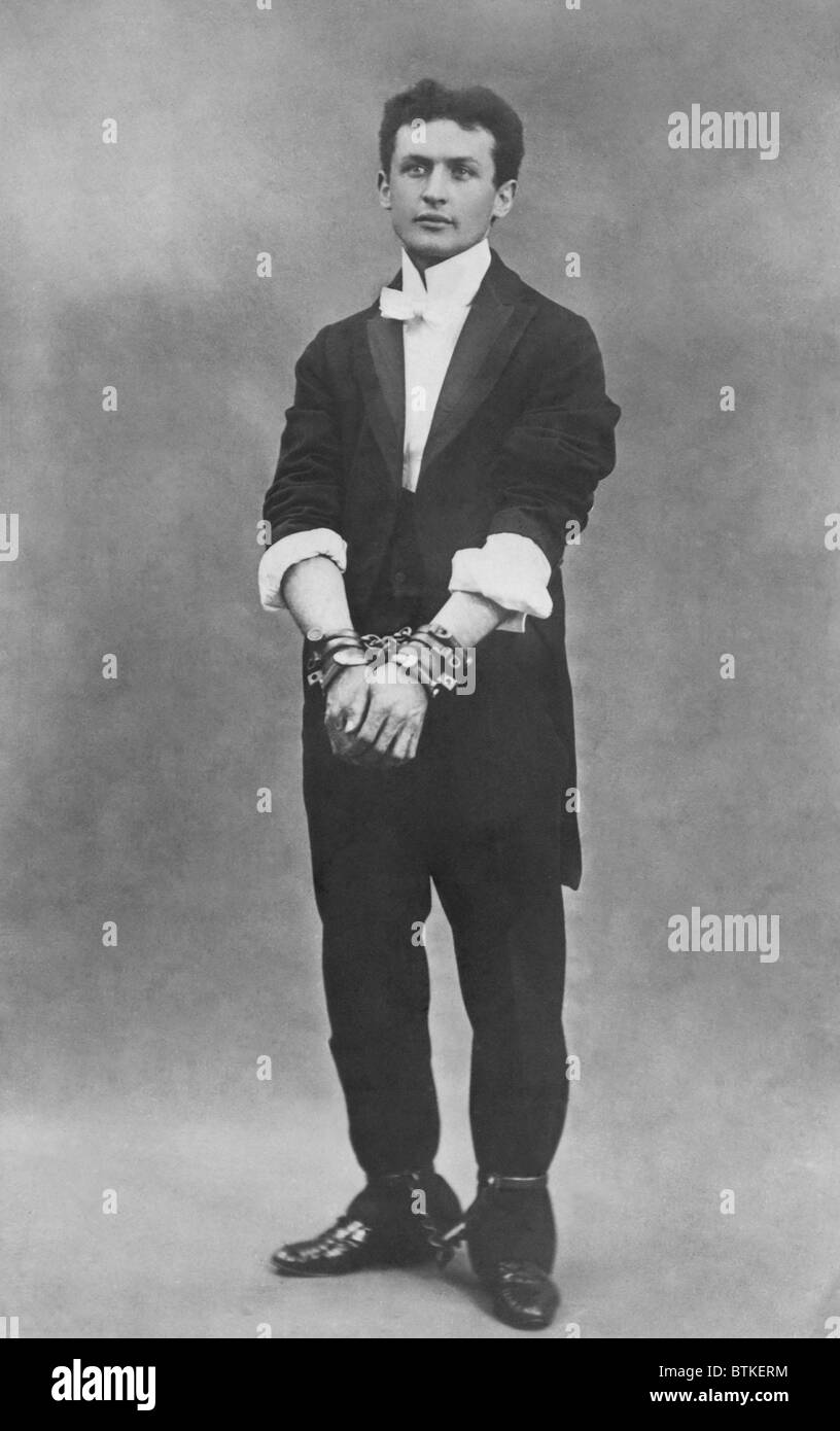 Harry Houdini (1874-1926), in chains. 1903 Stock Photo - Alamy