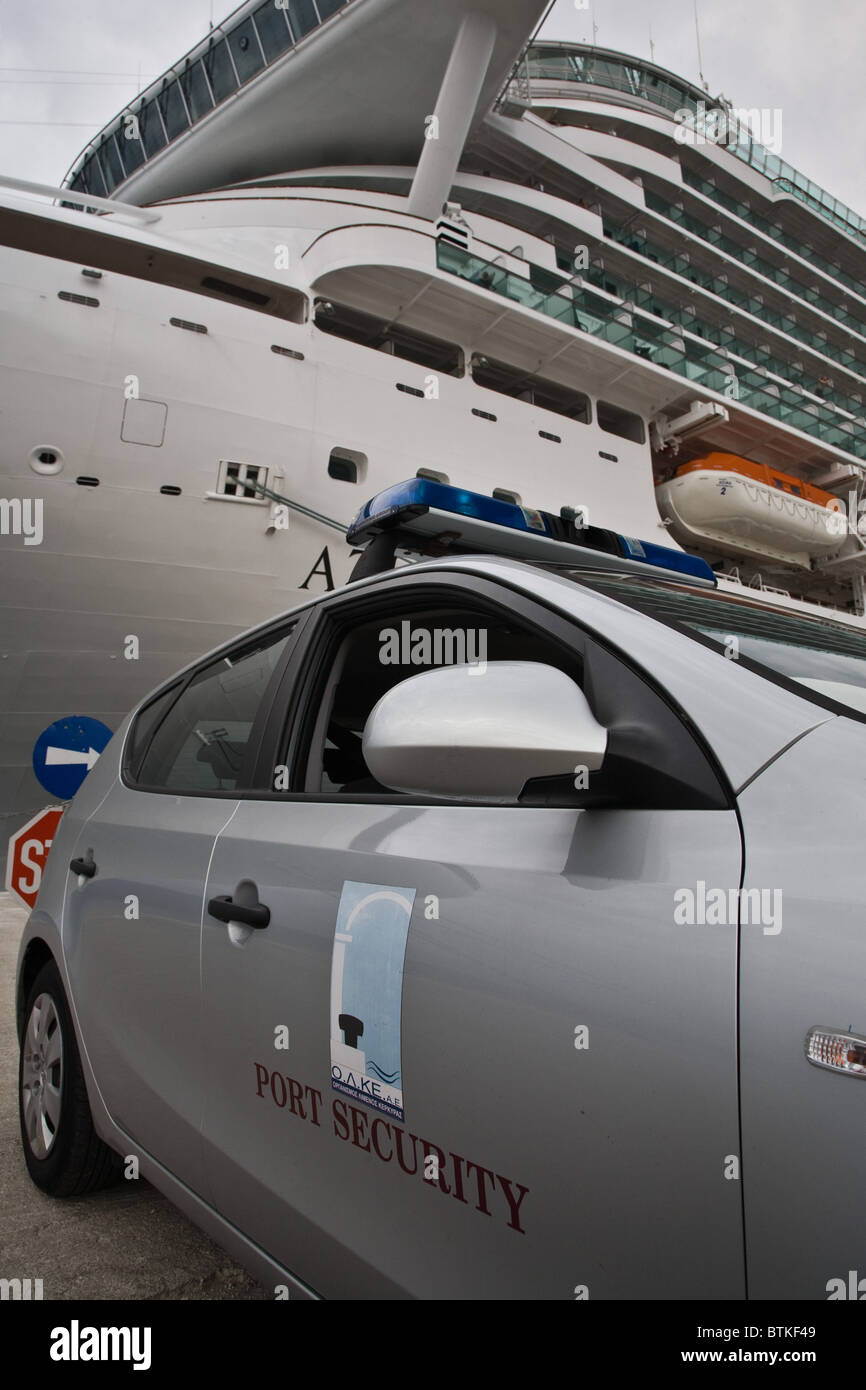 Car port ship hi-res stock photography and images - Alamy