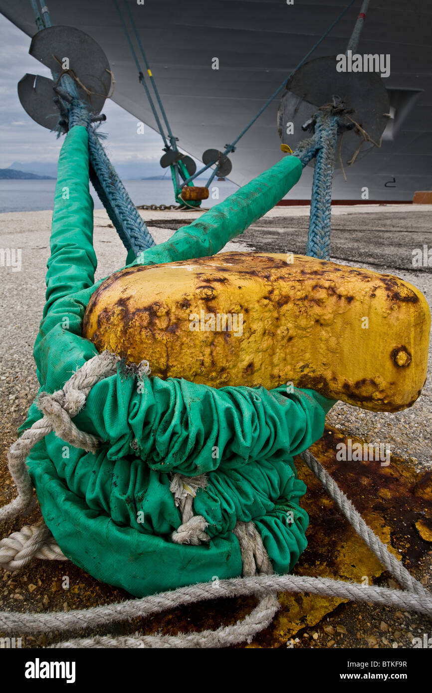 Port bollard quayside ropes ship mooring moored Stock Photo - Alamy