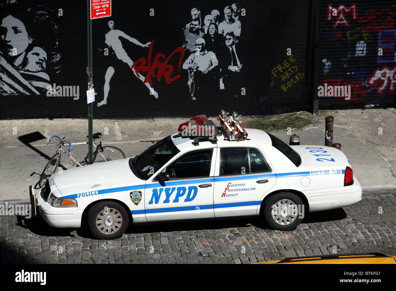 New York Police Department car seen from the West Manhattan High Line ...