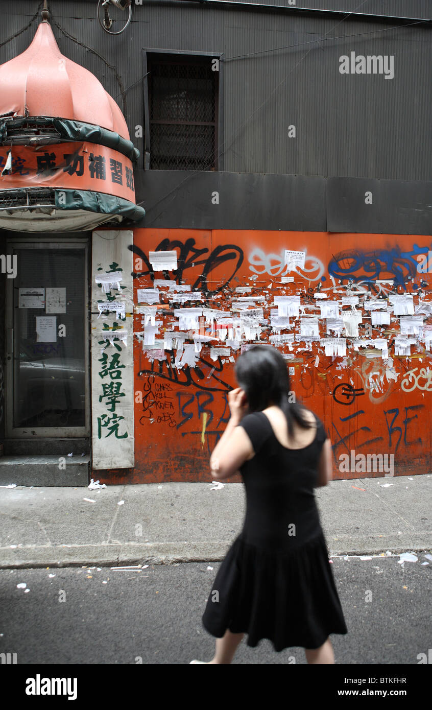 A wall with notes in the street, New York City, USA Stock Photo - Alamy