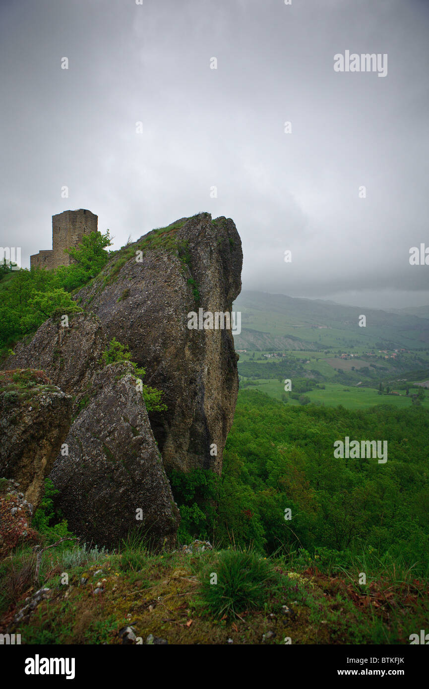 Cliff side roman fort hi-res stock photography and images - Alamy