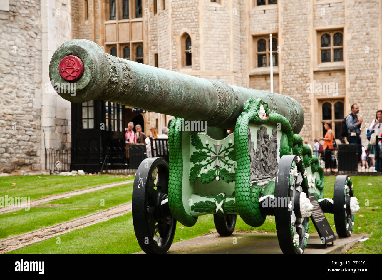 Canon tower of london hi-res stock photography and images - Alamy